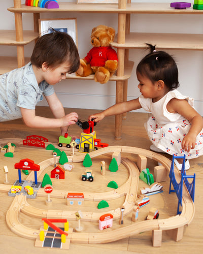 Town & Country Train Set – Kidstuff